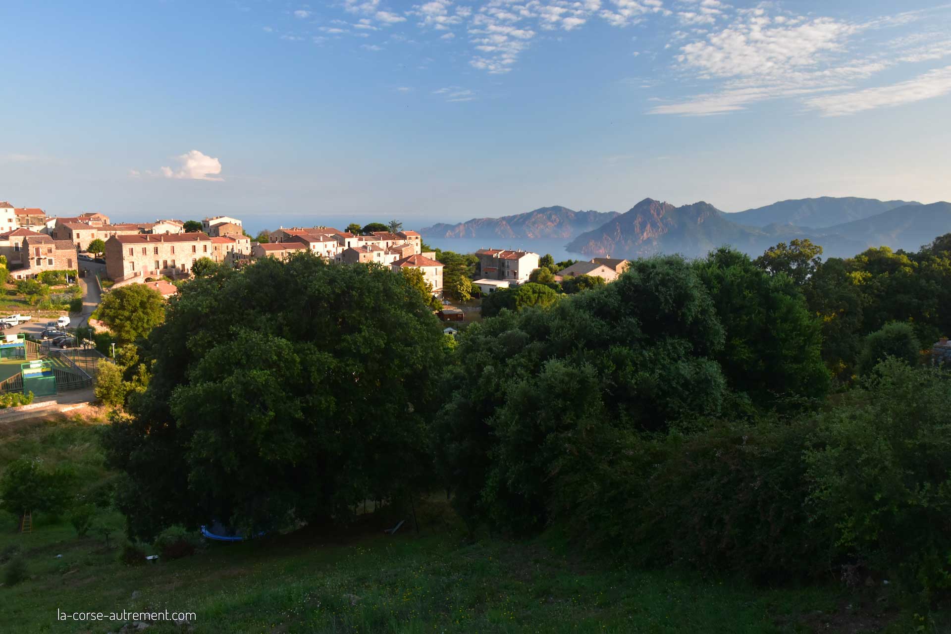 Le village de Piana en Corse et ses Calanques, un incontournable