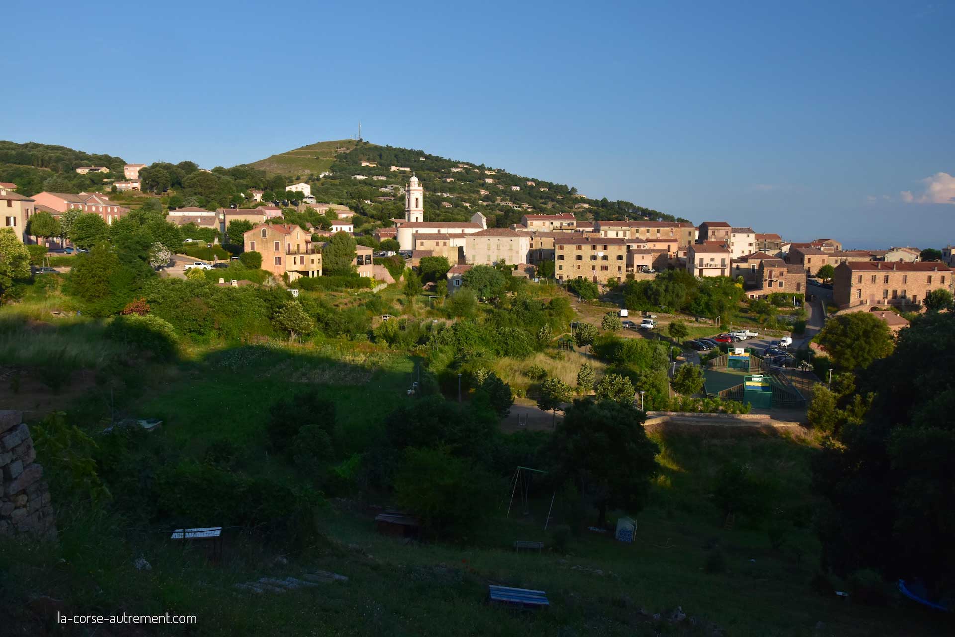 Le village de Piana en Corse et ses Calanques, un incontournable