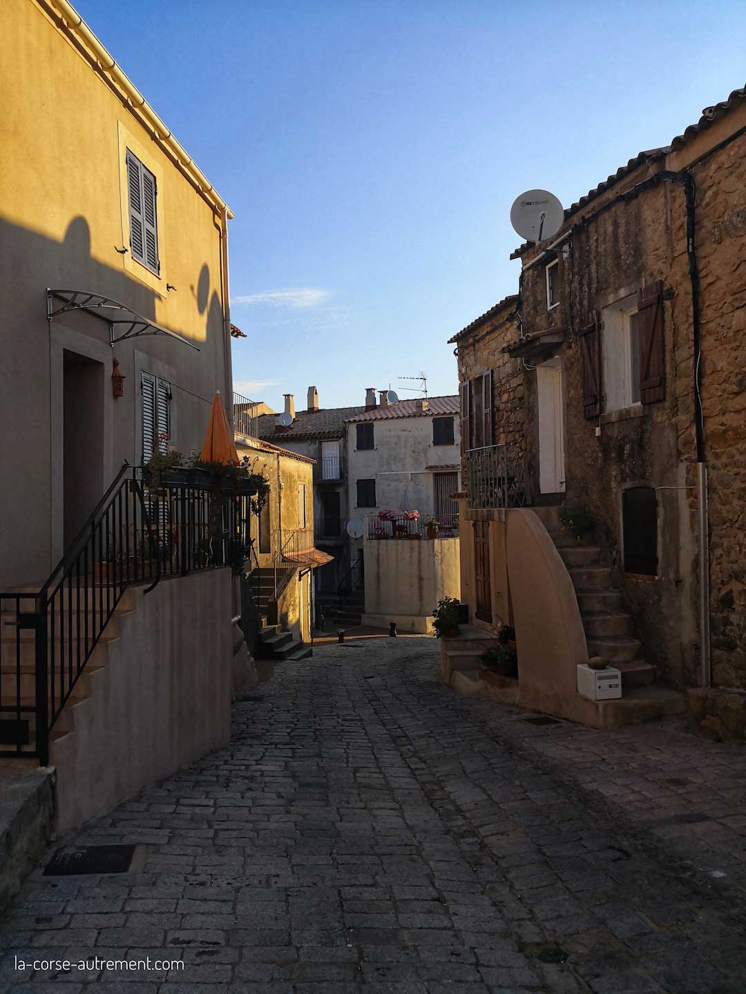 Le village de Piana en Corse et ses Calanques, un incontournable