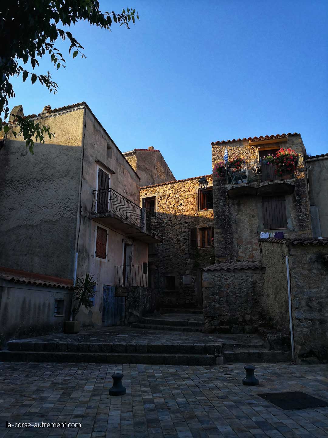 Le village de Piana en Corse et ses Calanques, un incontournable