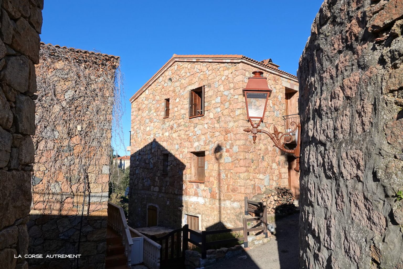Le village de Piana en Corse et ses Calanques, un incontournable