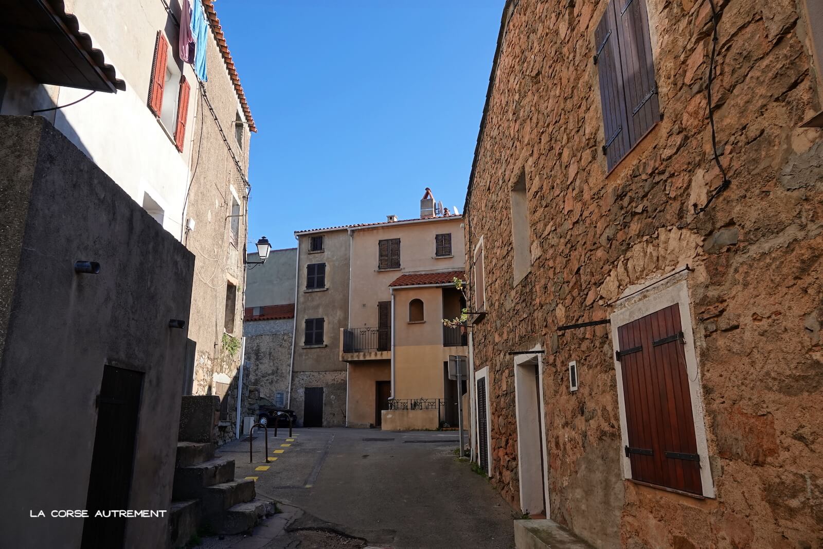 Le village de Piana en Corse et ses Calanques, un incontournable